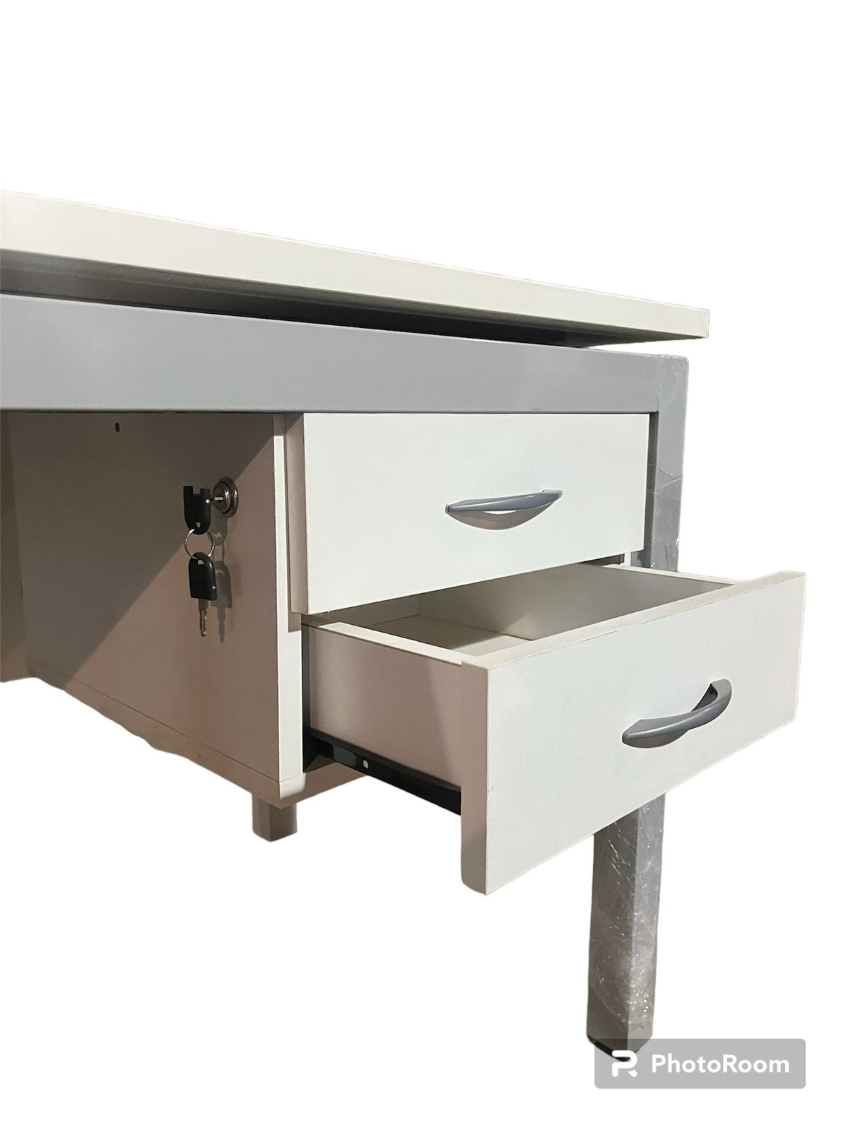 Escritorio Base Caño – Fusión Muebles